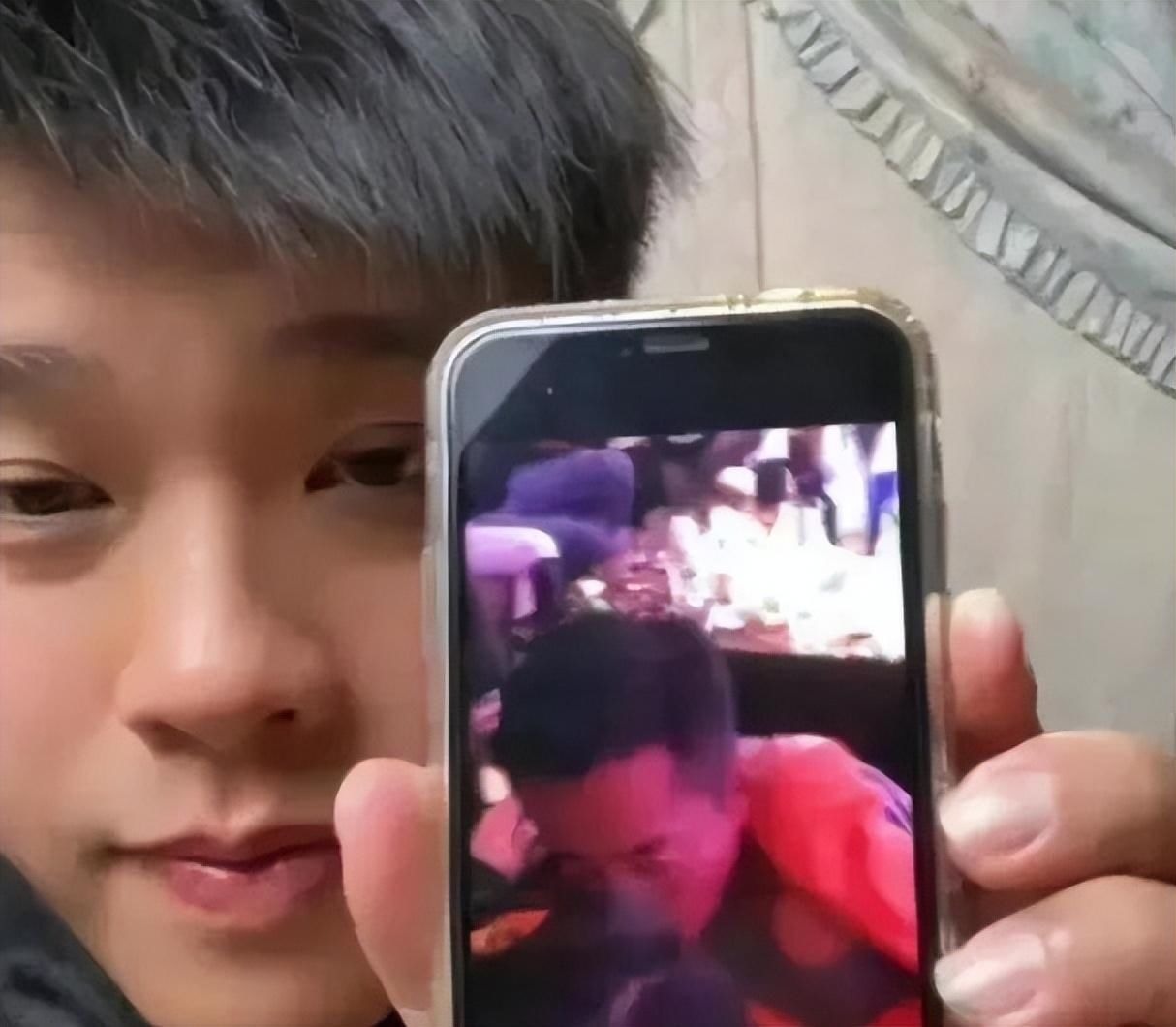 汪小菲和曾爆料他出轨的娱记葛斯齐聚餐同吃一根糖葫芦，饭后发文示好：没什么事过不去，一笑泯恩仇 360娱乐，你开心就好